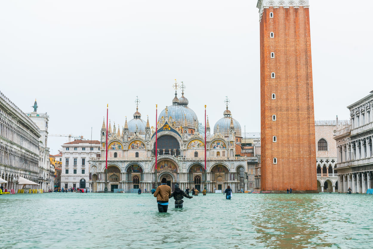 Venetië staat volledig onder water en zo ziet dat eruit - 3 op Reis ...